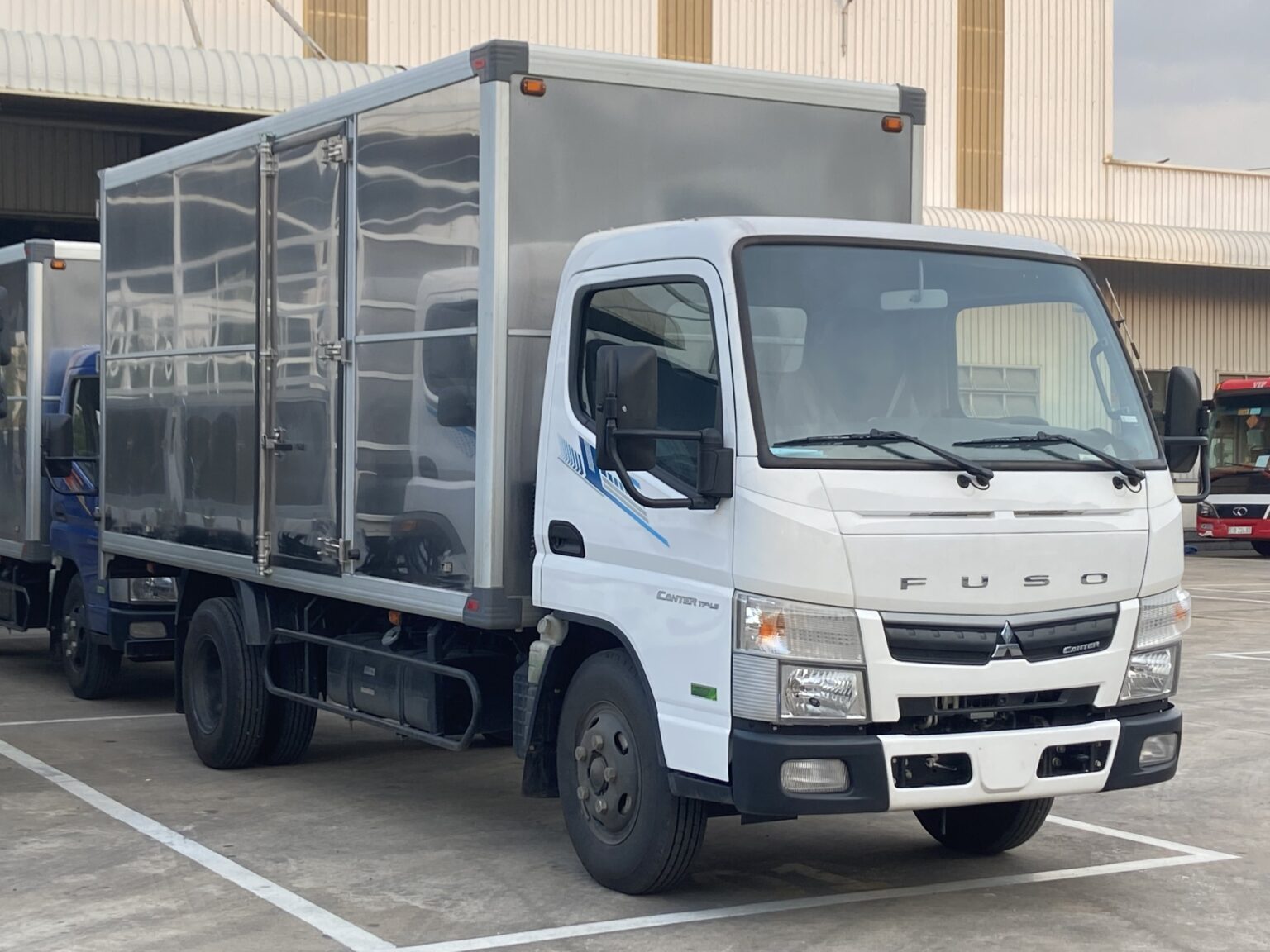 Ưu Đãi Trước Bạ Xe Fuso Canter TF 4.9 - Thùng Kín - 1.995 KG